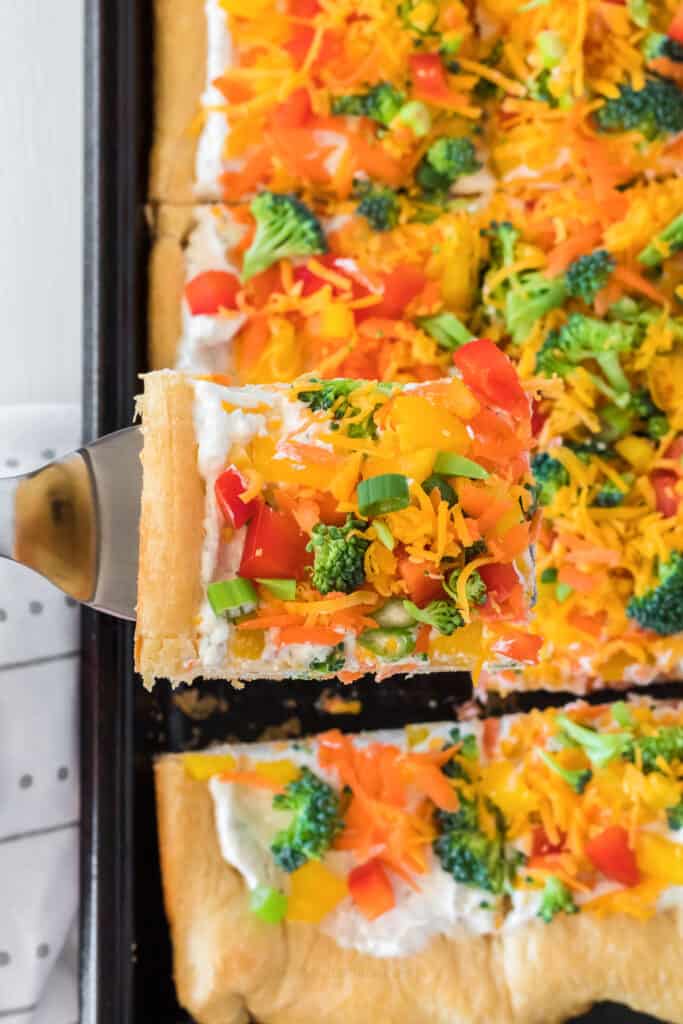 Easy Cold Veggie Pizza (Easy Appetizer With Crescent Rolls!) - On My ...