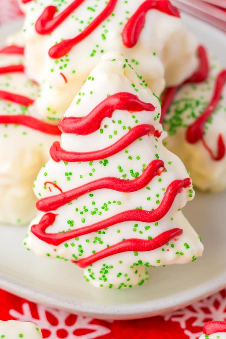 Copycat Little Debbie Christmas Tree Cakes - On My Kids Plate