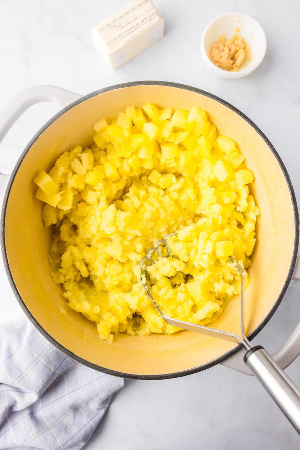 Yukon Gold Mashed Potatoes (Cheesy!) - On My Kids Plate